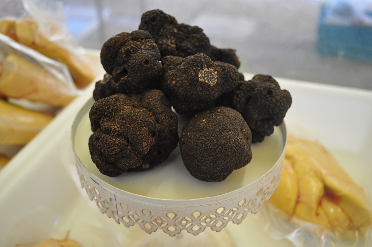 Le marché aux truffes de Sorges ... - Office de Tourisme Périgord-Limousin
