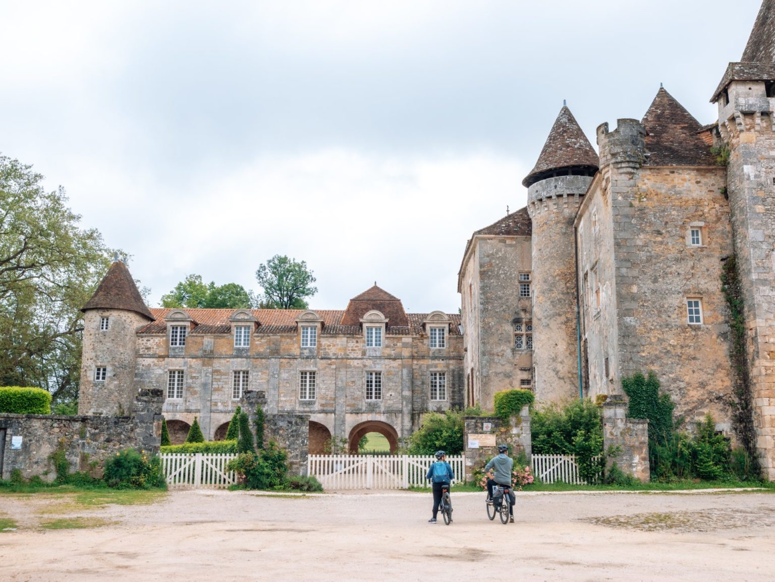 La Flow Vélo, véloroute de Sarlat à l'île d'Aix, passant par Thiviers - Office de Tourisme ...